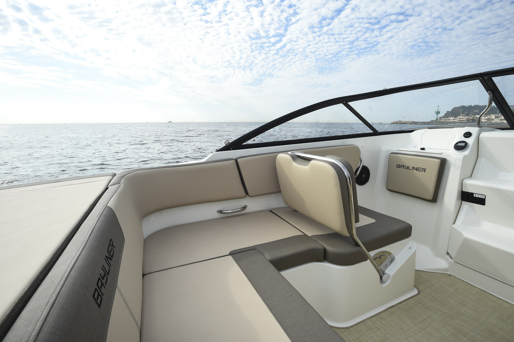 Bayliner VR5 Cuddy - Europe-Marine